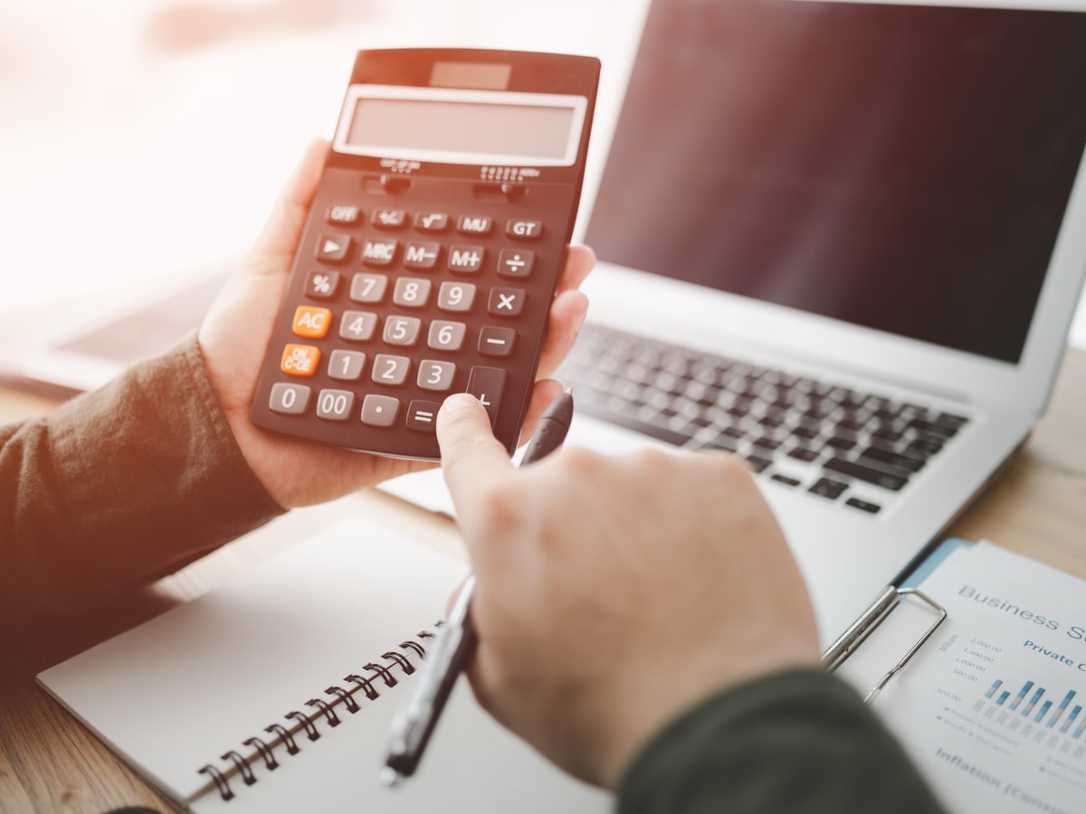 Day Rate vs. Hourly Rate - Considerations For Contractors